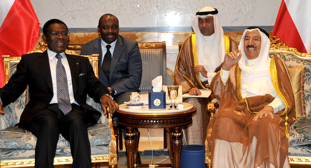 سمو الأمير يستقبل رئيس جمهورية غينيا الإستوائية