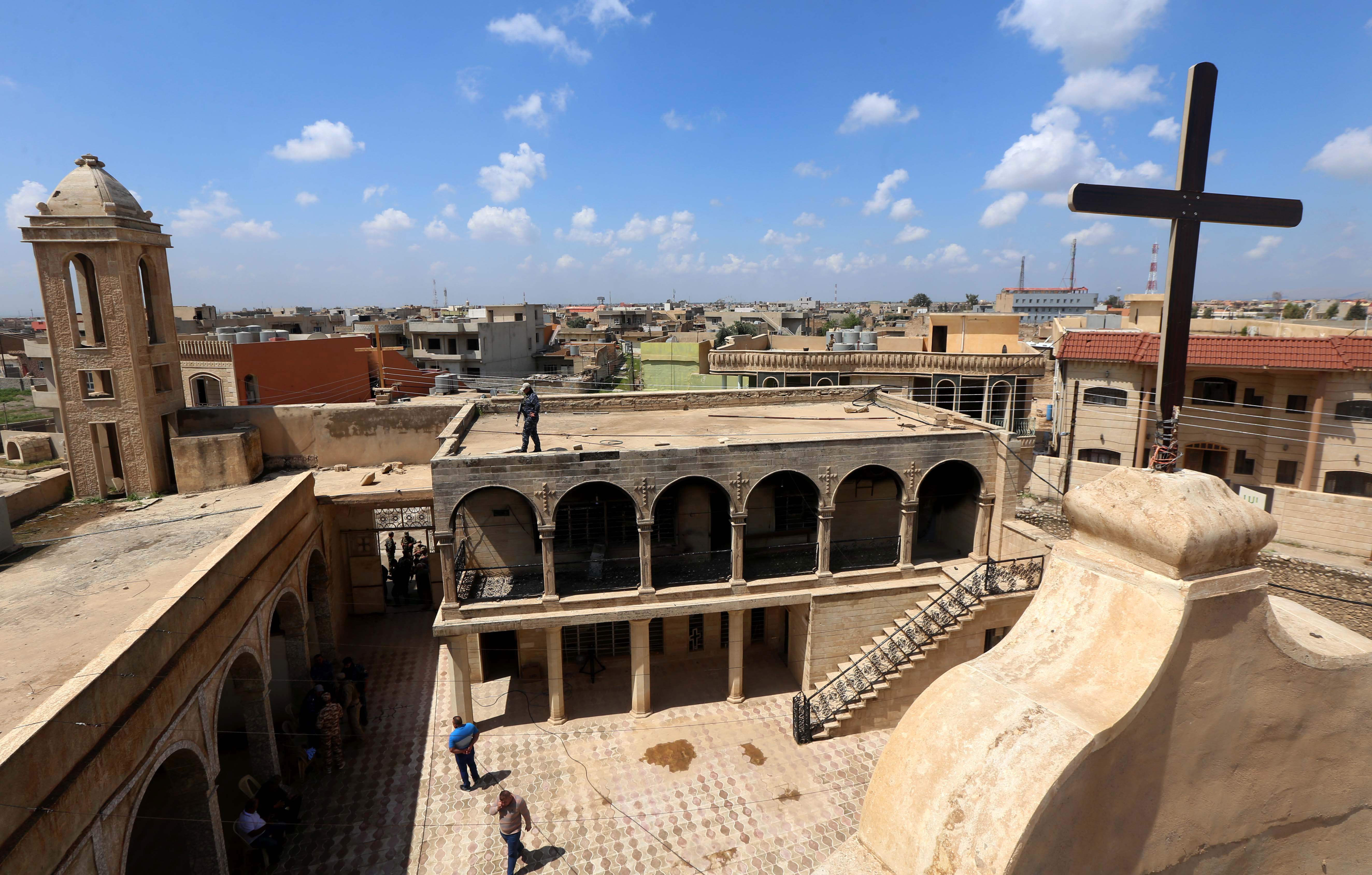 أجراس الكنائس تدق في الموصل بعد غياب 3 أعوام